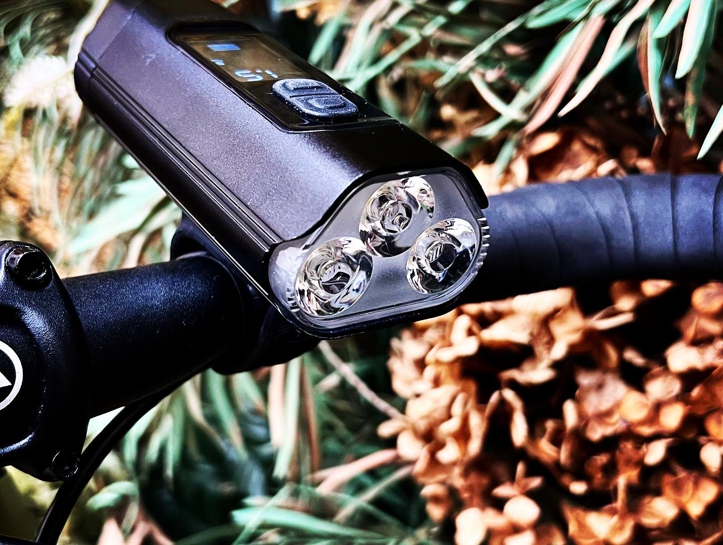 Lançamento: farol Absolute Prime 1600 lumens - Absolute Bikes